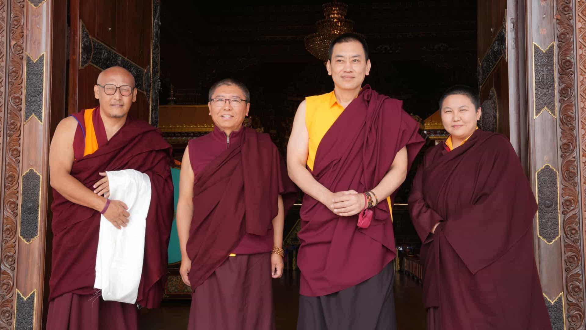 A Visit from H.E. Kyabje Mugsang Kuchen Rinpoche - Tsoknyi Nuns